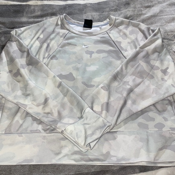 Tops | Nike Sz Xl Dry Fit Sweatshirt | Poshmark
